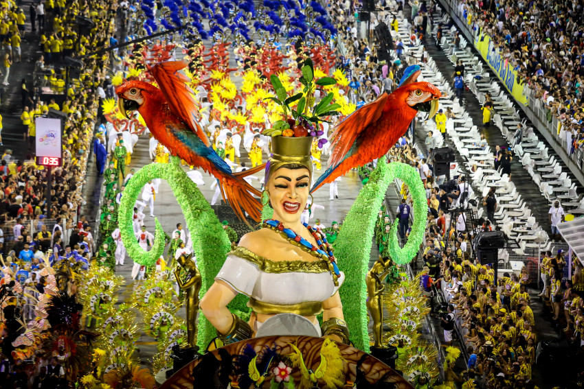 Veja imagens do desfile de sábado no Sambódromo do Anhembi, em São Paulo