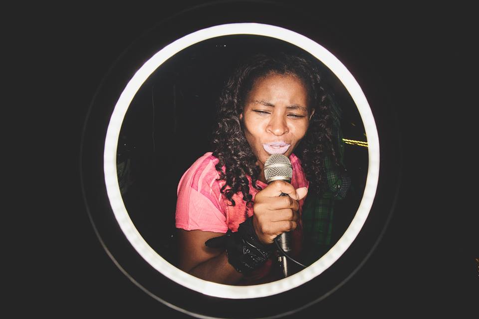 Deize Tigrona divide carreira no funk com profissão de gari | Metrópoles