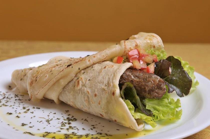Onde comer kebab (ou shawarma) em Brasília. Siga o roteiro | Metrópoles