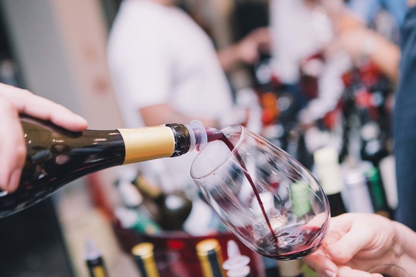 Vinho e amor: entenda significados e mistérios por trás da bebida