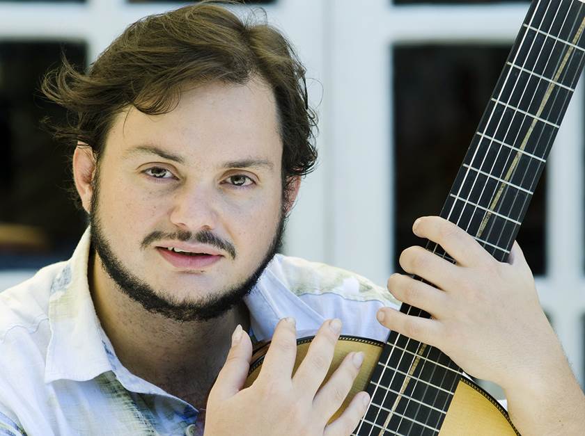 Yamandu Costa faz show solo com violão de sete cordas em Brasília