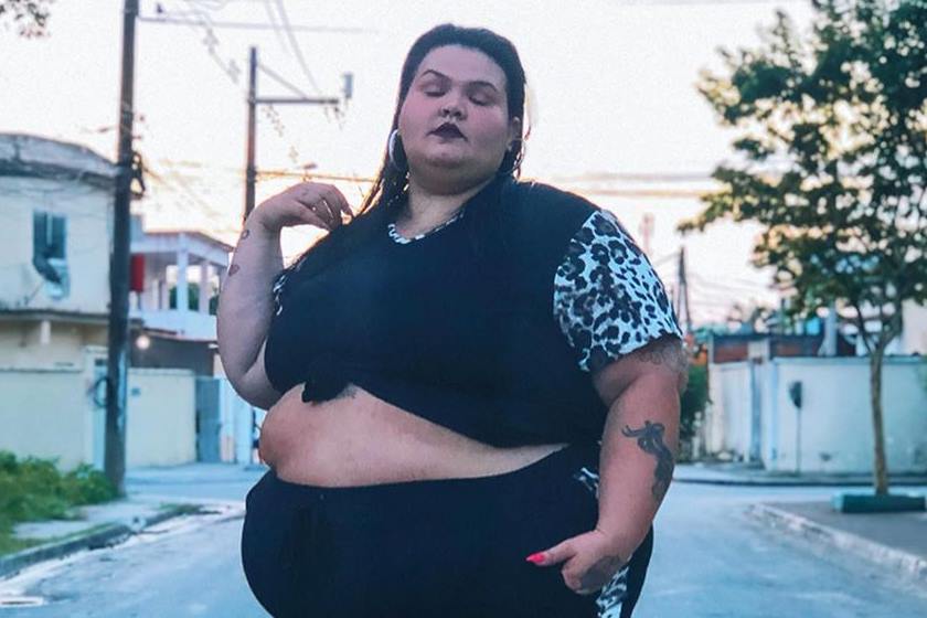 Dançarina tem foto excluída e acusa Instagram de gordofobia | Metrópoles