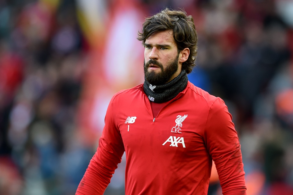 Alisson, do Liverpool, compartilha rotina durante quarentena | Metrópoles