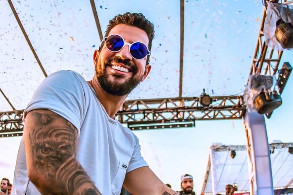 Dennis DJ comanda live beneficente de funk no Cristo Redentor