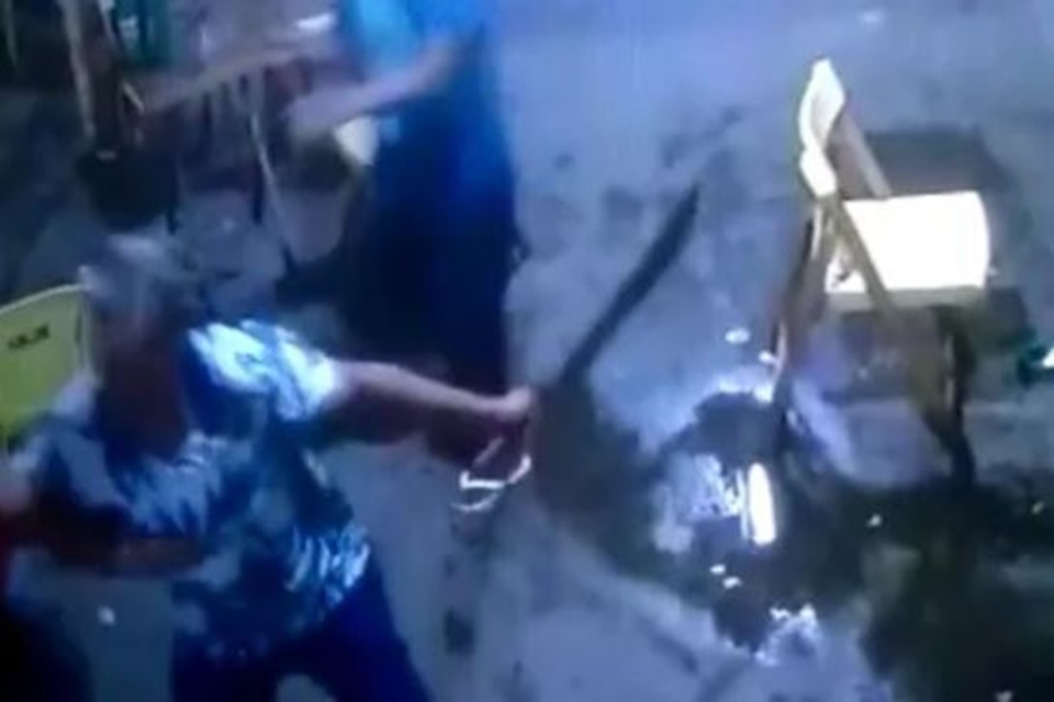 Imagens Fortes Homem Tem Mão Decepada Durante Confusão Em Bar Metrópoles