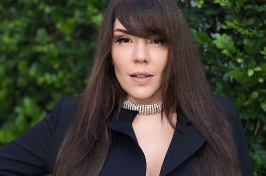 Simony se reinventa na carreira: 'Nasci para cantar samba'