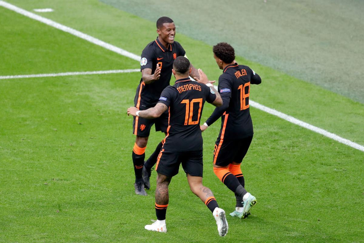 Uefa divulga Seleção da primeira fase da Euro com trio da Holanda