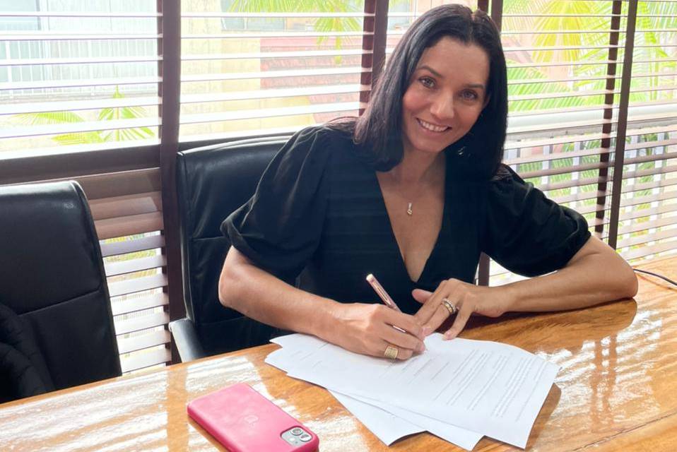 Mônica Carvalho estreia como roteirista de filmes em Saraliaeleia ...