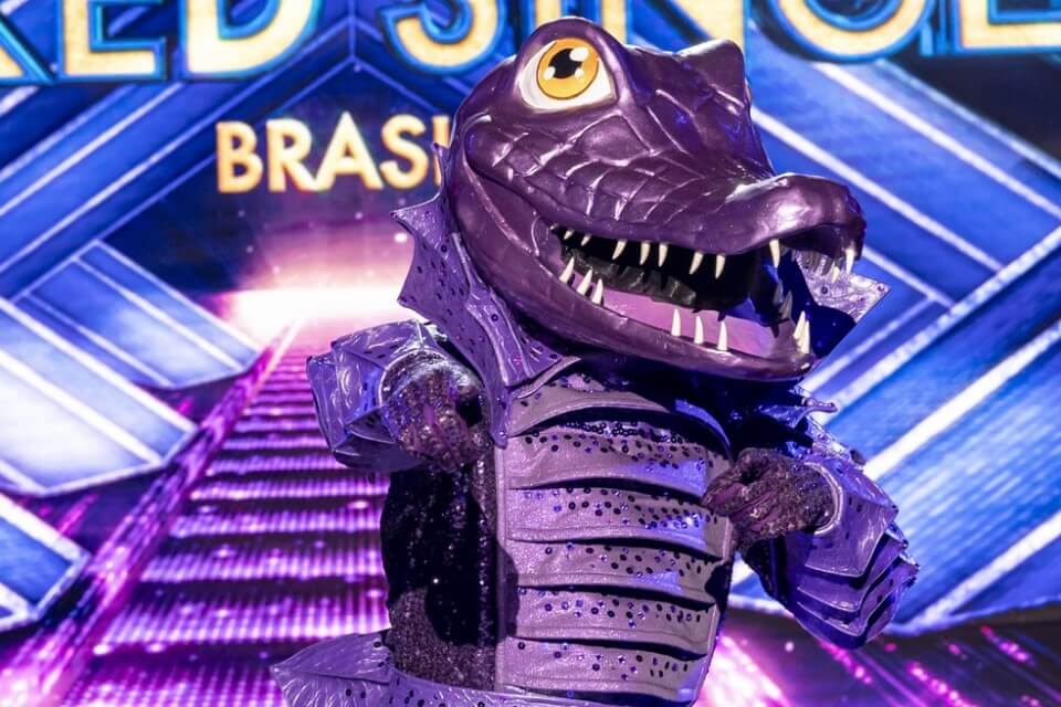 Quem é a Jacaré do The Masked Singer? Filha de ícone do samba engana ...