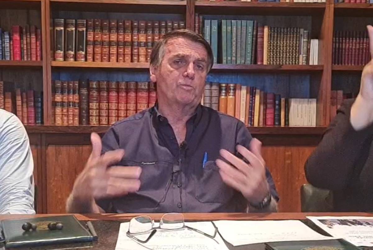 Em silêncio, Bolsonaro bate recorde com 3ª semana seguida sem live ... Em silêncio, Bolsonaro bate recorde com 3ª semana seguida sem live ...