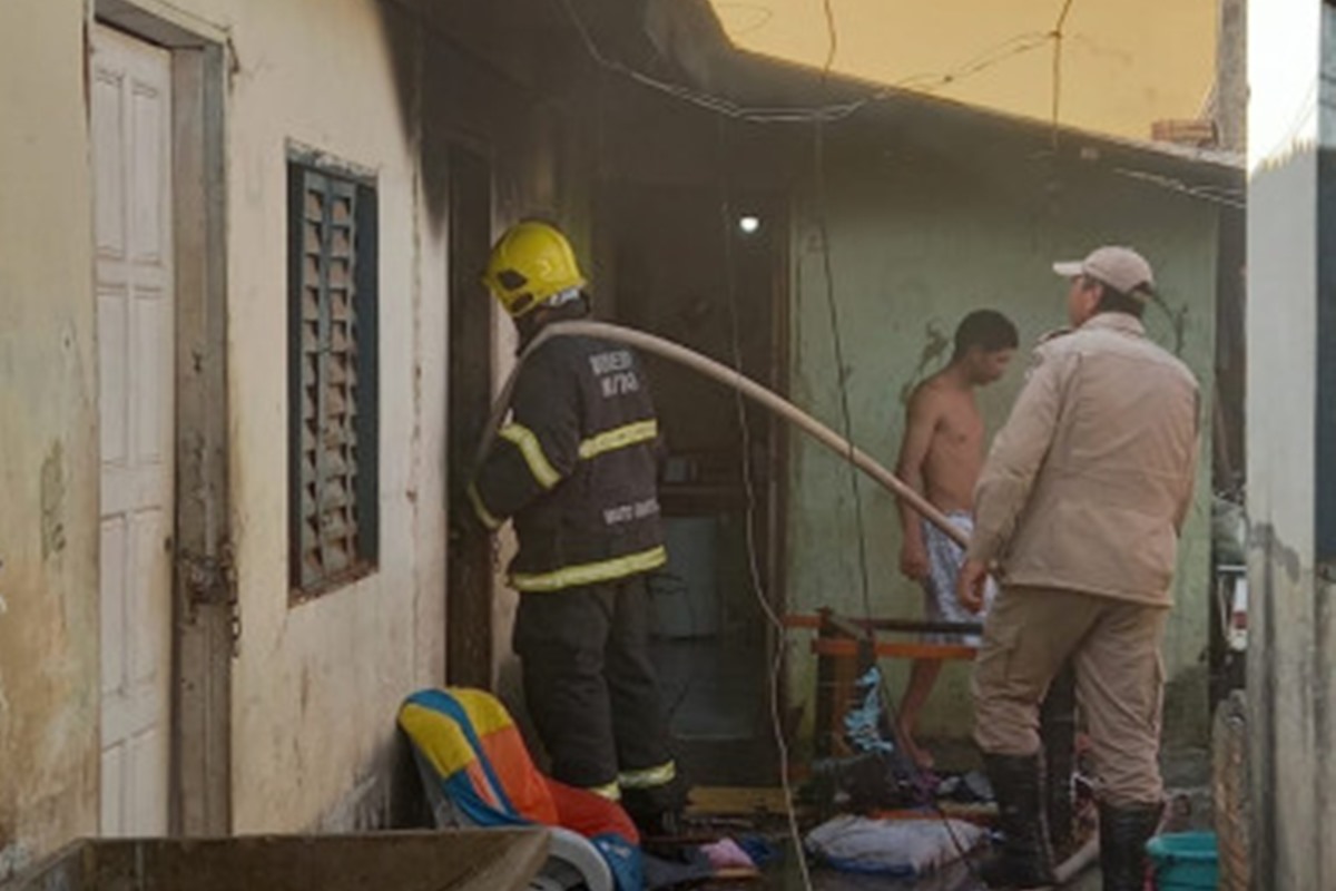 Homem incendeia casa após briga e esposa tem queimaduras de 2° grau ... Homem incendeia casa após briga e esposa tem queimaduras de 2° grau ...