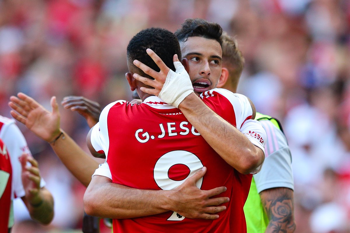 Com brasileiros voando, Arsenal começa com 100% na Premier League ...
