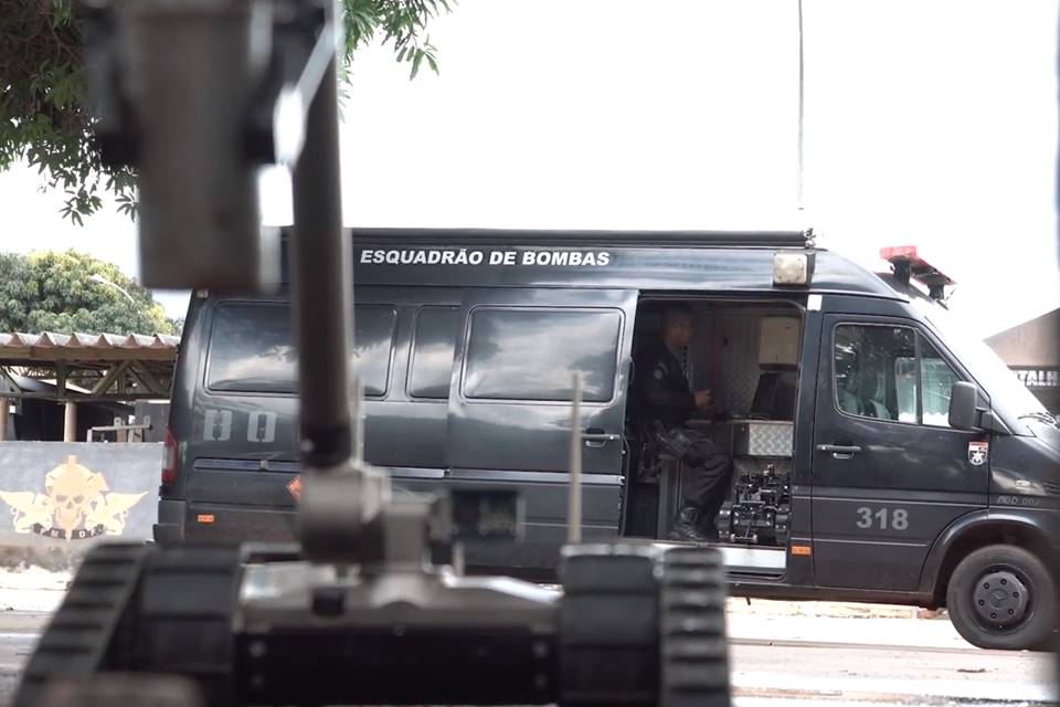 Suspeita de bomba em parada de ônibus mobiliza PM em Águas Claras ... Suspeita de bomba em parada de ônibus mobiliza PM em Águas Claras ...