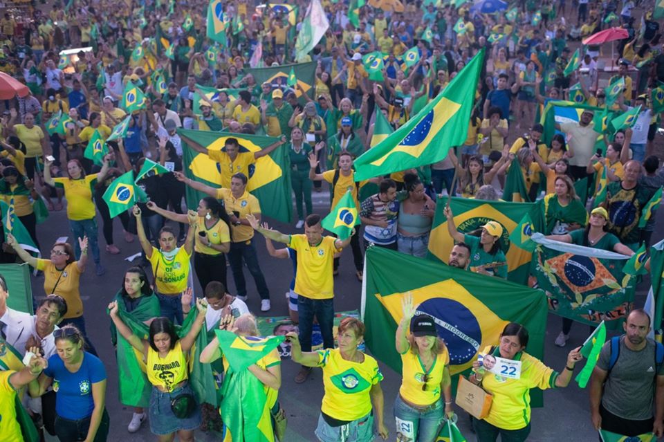 Veja os elementos simbólicos do look de Bolsonaro para sessão no STF ...