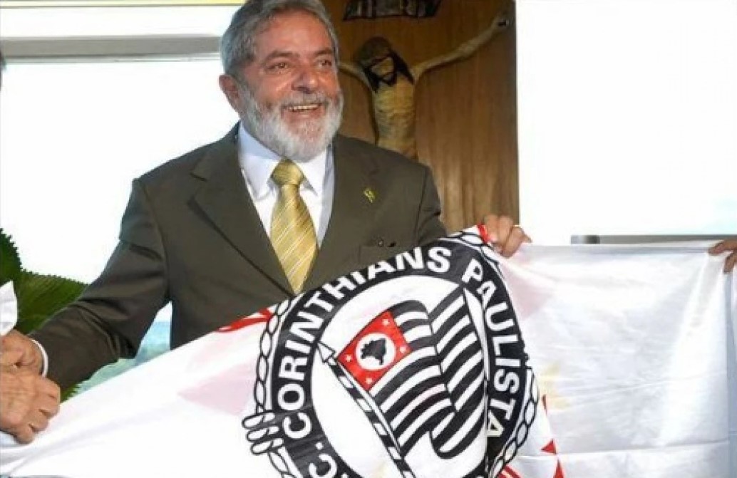 Corinthians é o único time da primeira divisão a parabenizar Lula