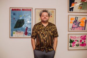Marcelo Solá recebe convidados para abertura de exposição