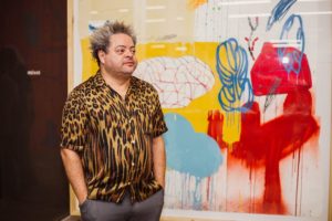 Marcelo Solá recebe convidados para abertura de exposição