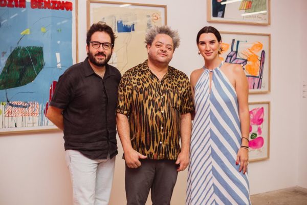 Marcelo Solá recebe convidados para abertura de exposição