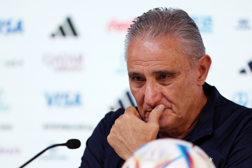 Tite revela que Alex Sandro não deve atuar contra Croácia nas quartas