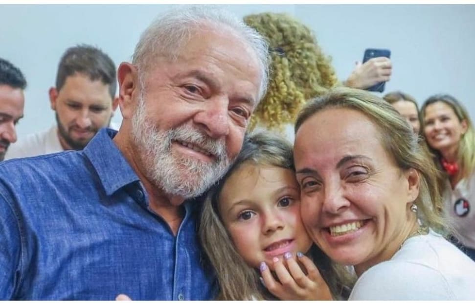 Integrante da transição, filha de Lula é discreta e paparicada no CCBB ...