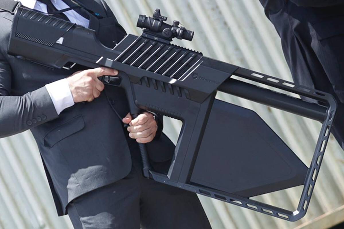 Arma futurista antidrone usada na posse estava com mira ao contrário | Metrópoles