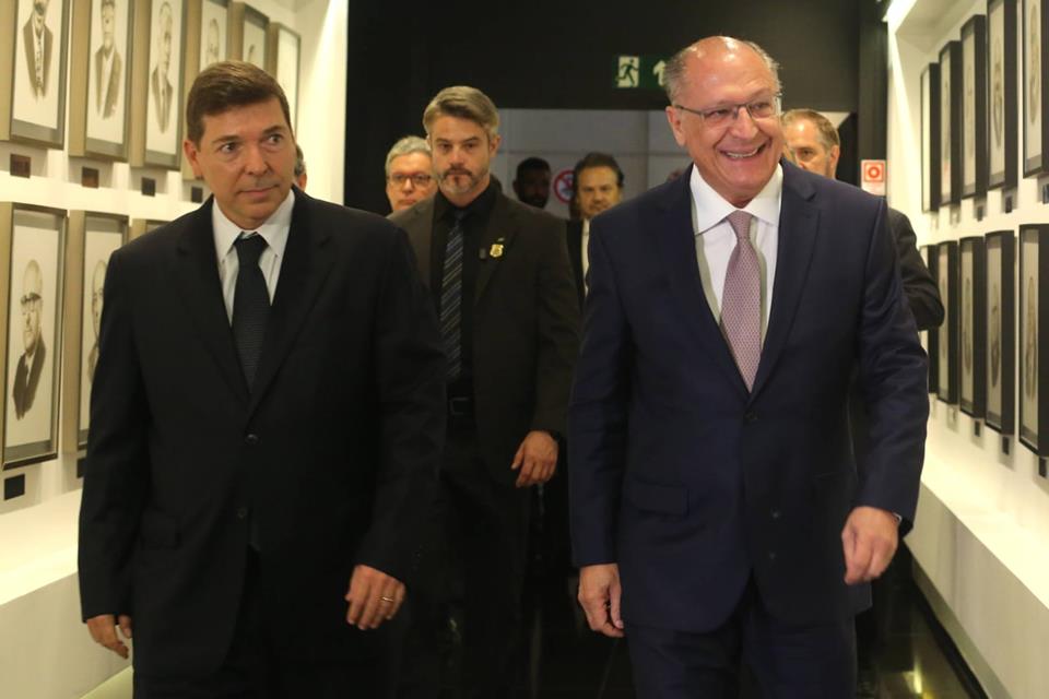 Ameaçado no cargo, Josué leva Alckmin e Temer para reunião da Fiesp ... Ameaçado no cargo, Josué leva Alckmin e Temer para reunião da Fiesp ...