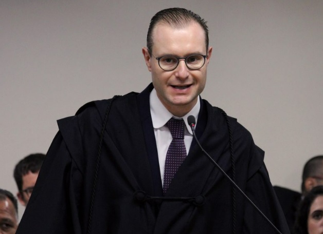 Favorito ao STF, Zanin organiza agenda para campanha em Brasília