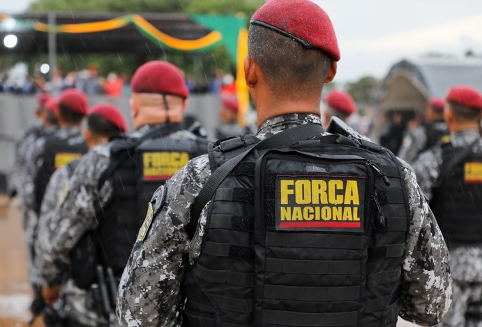 Quem é o policial da Força Nacional que apontou arma para mulher no DF