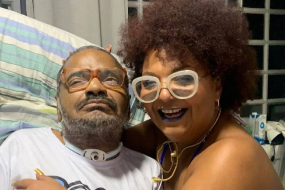 Esposa de Arlindo Cruz é detonada após expor momento íntimo com cantor ... Esposa de Arlindo Cruz é detonada após expor momento íntimo com cantor ...