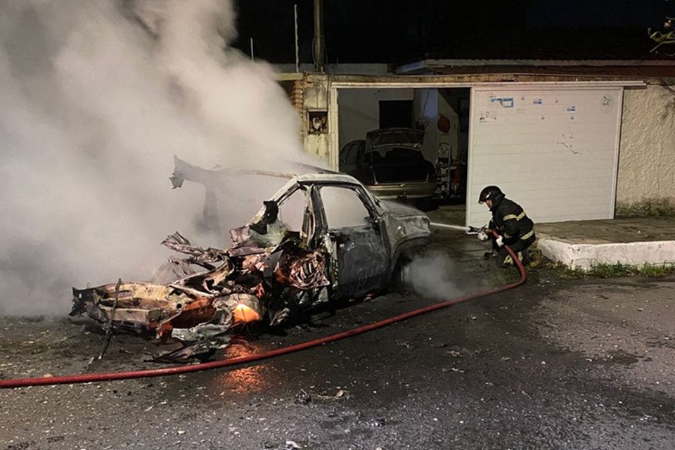 Vídeo: carro com cilindro de GNV explode em Maceió | Metrópoles