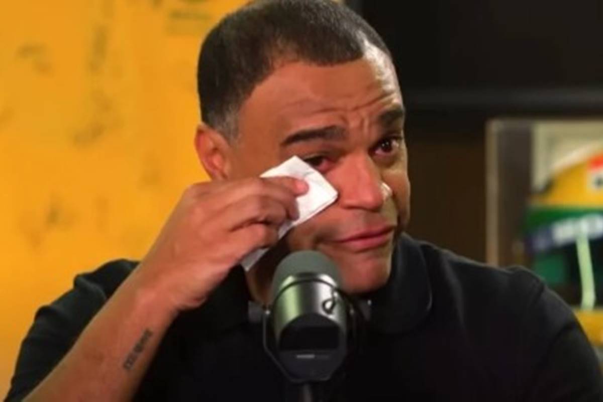 Denilson, amigos e familiares se despedem de sobrinha do jogador ... Denilson, amigos e familiares se despedem de sobrinha do jogador ...