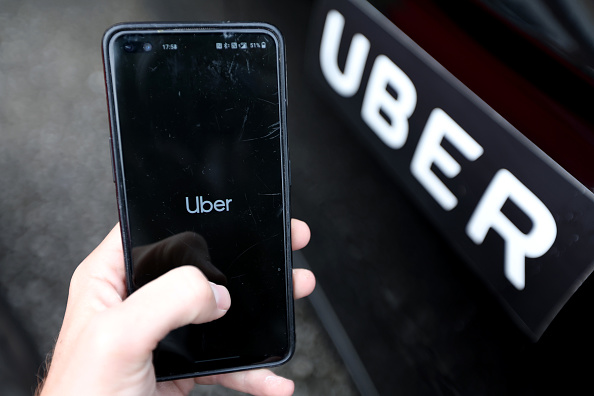 Uber tem 1º lucro operacional de sua história e bate recorde de viagens | Metrópoles