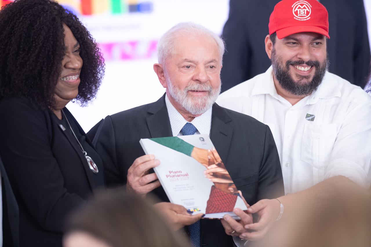 “Governo não sabe de tudo e não faz sozinho”, diz Lula ao assinar PPA ...