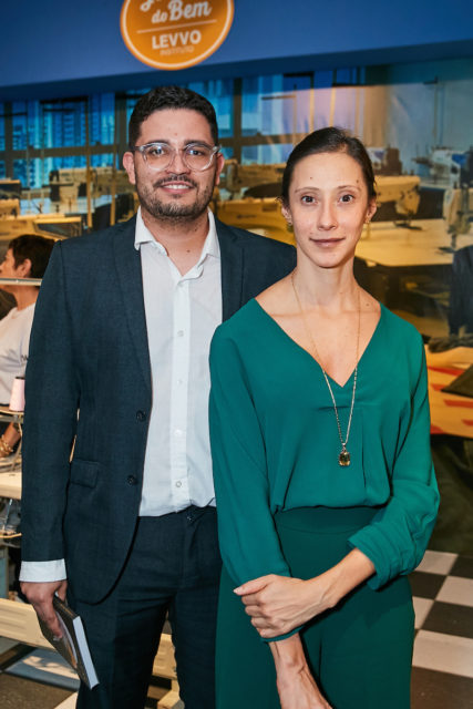 Laura Oliveira lança autobiografia e celebra 25 anos de grupo LEVVO ...