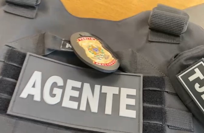 Fake Cop: homem é preso ao se passar por policial para postar na web