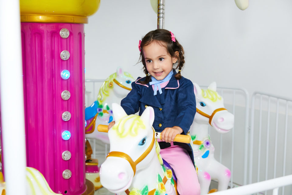 Laura Guth Estevão celebra 3 anos em incrível festa com o tema hipismo ...