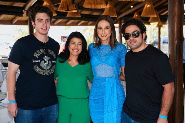 Tati Vartuli brinda aniversário com almoço entre amigos e familiares ...