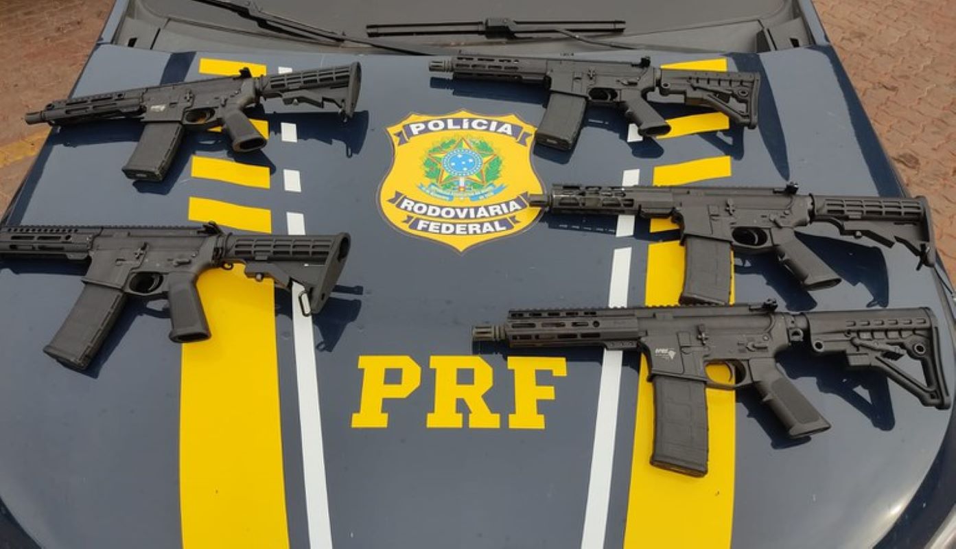 Cães Farejadores Da Prf Acham 5 Fuzis E 46 Kg De Cocaína Em Caminhão