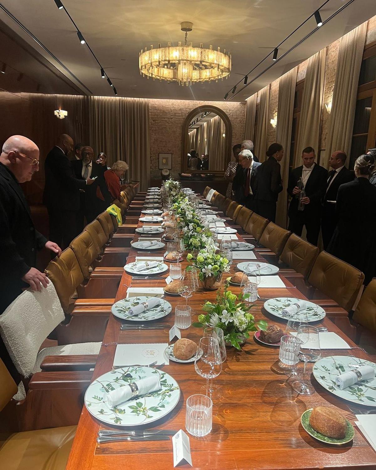 Veja fotos do jantar exclusivo de Emmanuel Macron em SP