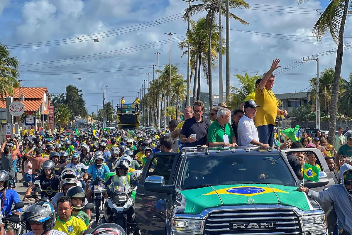 Senador que escoltou Bolsonaro tem cargos no governo Lula