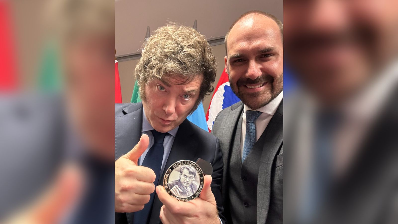 Bolsonaro presenteia Milei com medalha de “imbrochável” em SC | Metrópoles
