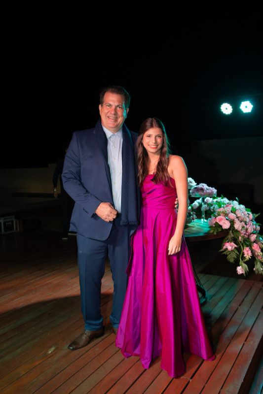 Maria Clara Pena celebra os 15 anos em noite memorável no Lago Sul
