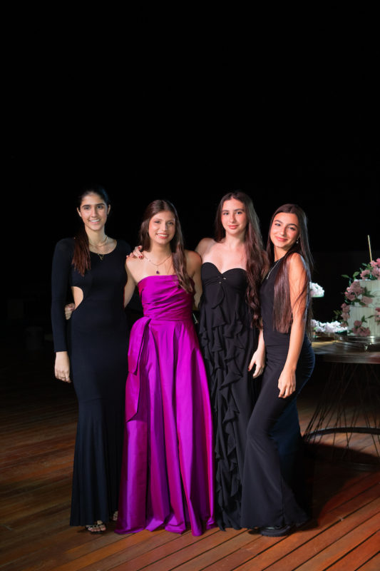 Maria Clara Pena celebra os 15 anos em noite memorável no Lago Sul