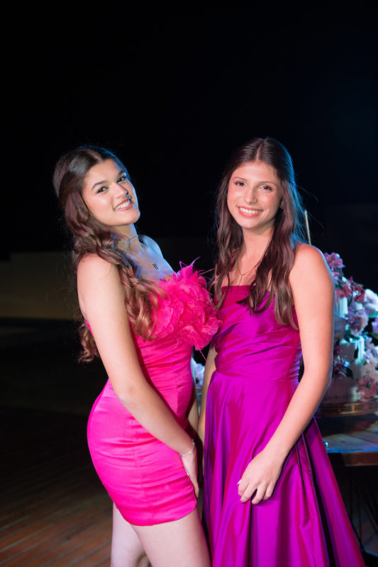 Maria Clara Pena celebra os 15 anos em noite memorável no Lago Sul