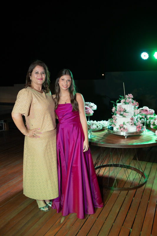 Maria Clara Pena celebra os 15 anos em noite memorável no Lago Sul