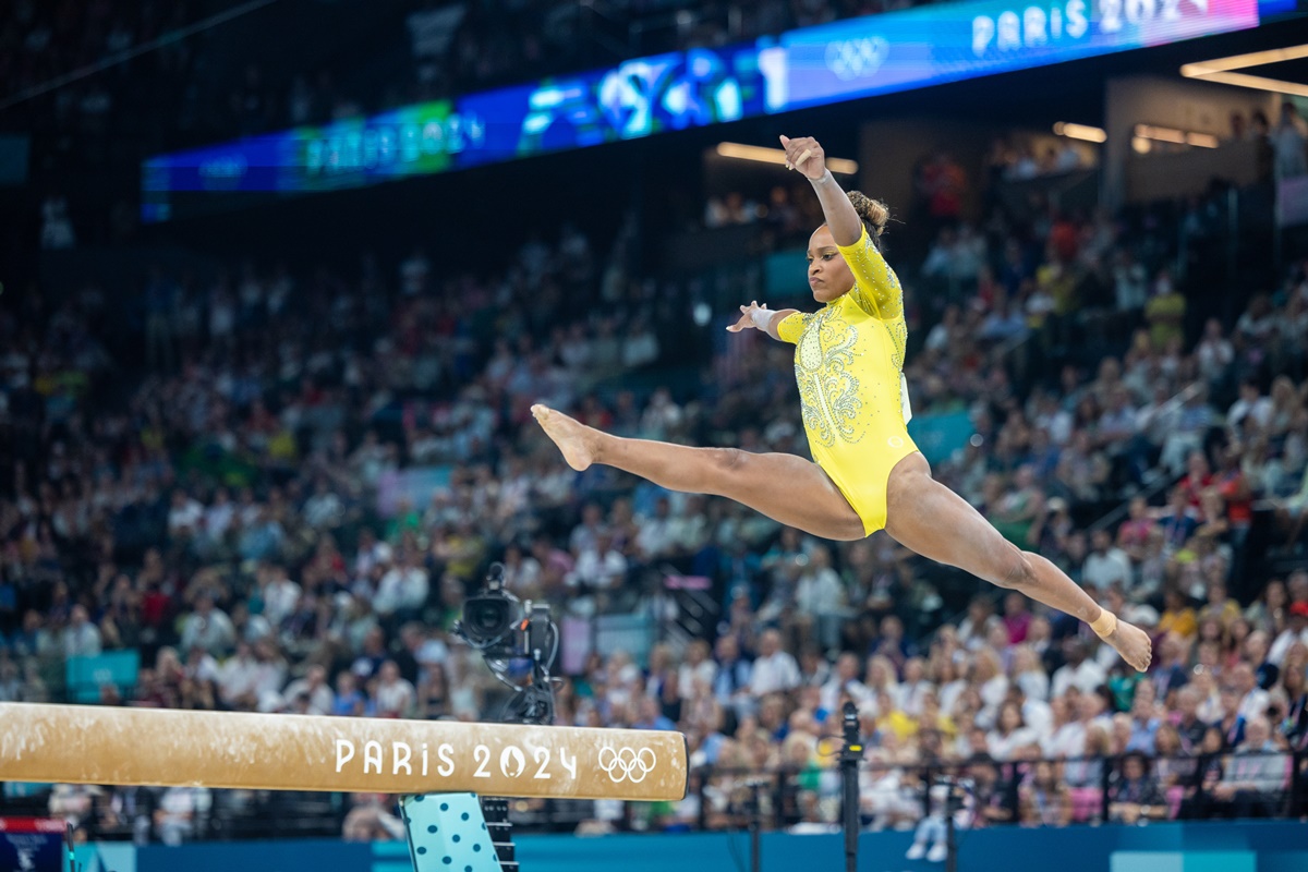 Rebeca Andrade e Júlia Soares brigam por mais medalhas na ginástica