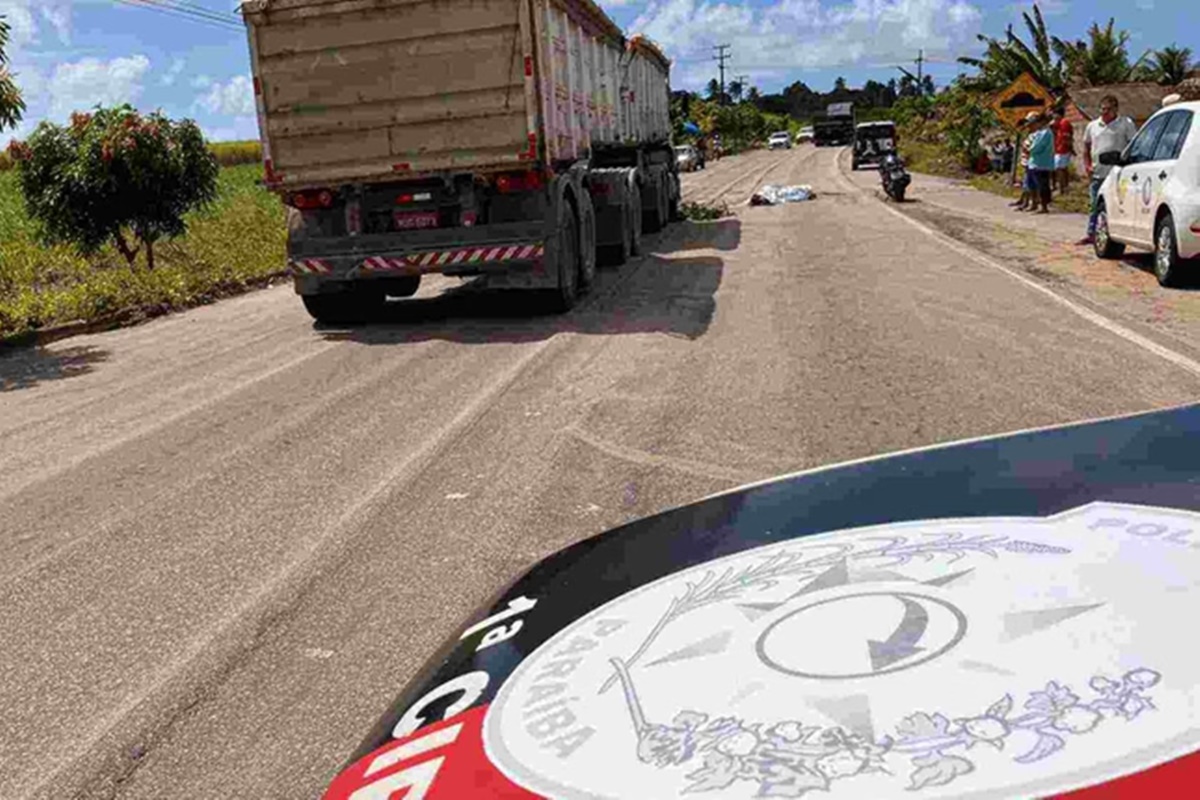 Homem morre após perder controle de moto e ser atropelado por carreta ... Homem morre após perder controle de moto e ser atropelado por carreta ...