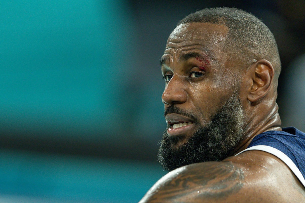 Saiba quem é brasileiro que fez LeBron levar pontos no supercílio