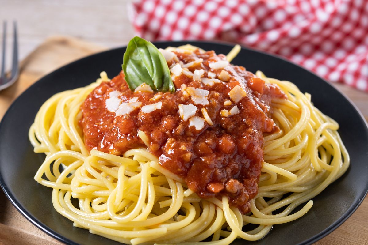 Espaguete à bolonhesa: aprenda a fazer o clássico italiano em uma hora ...