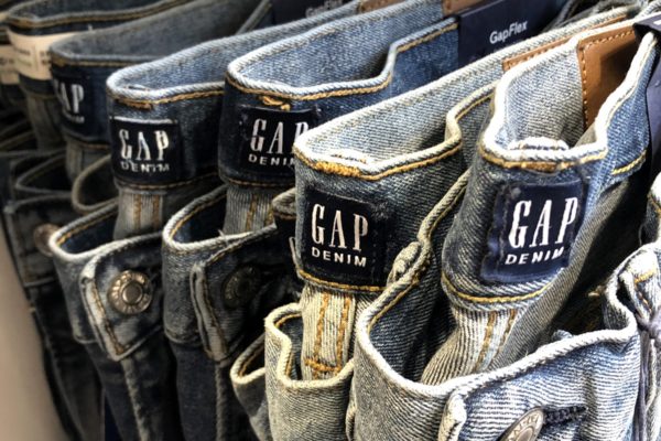 Muito além do logotipo: Gap apresenta nova personalidade em campanhas